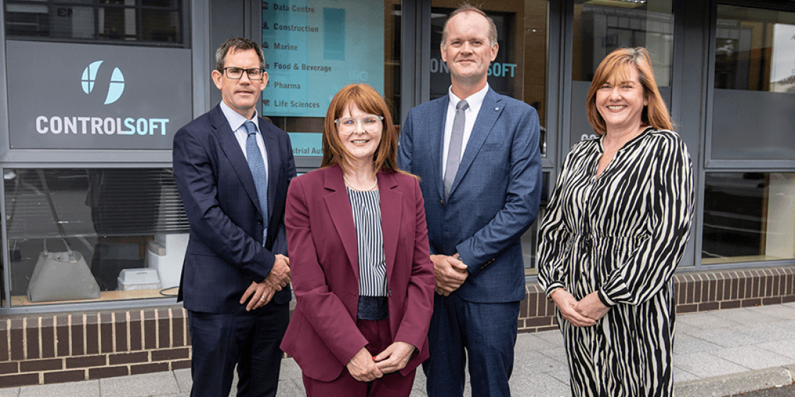 Bokep omek terbaru we met at her very nice incall hotel and